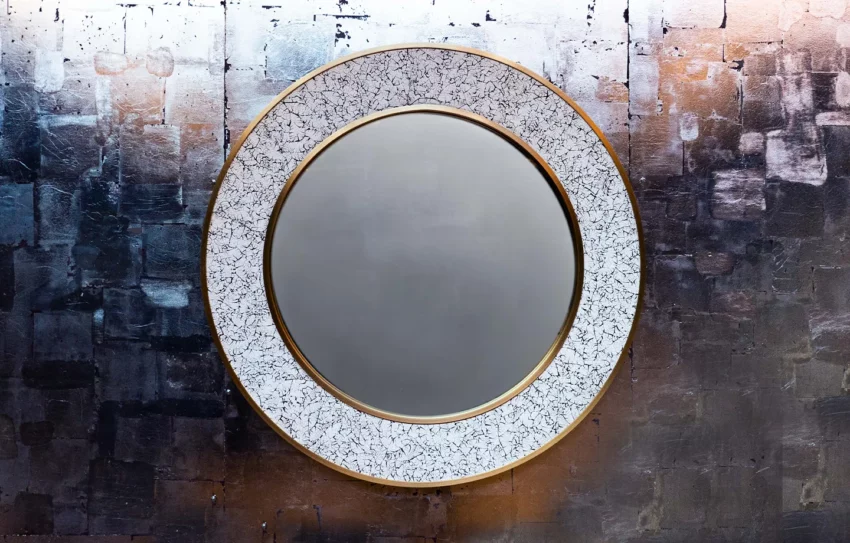 L'oeuf Mirror - R HUGHES